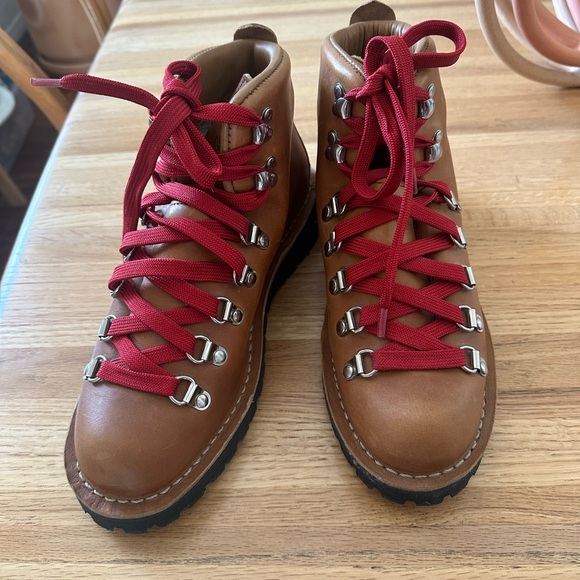 Danner | Shoes | Danner Mountain Light Cascade Brown Leather Lace Up ...